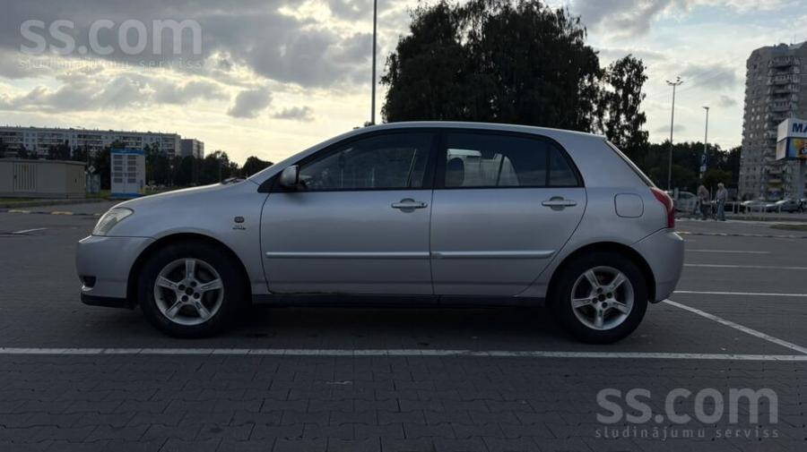 Grey Toyota Corolla 2004 in Valmiera, with an engine capacity of 2.00 L and mileage of 342 thousand km for 1500 €, photo 8 on AUTOMOTO.COM.LV