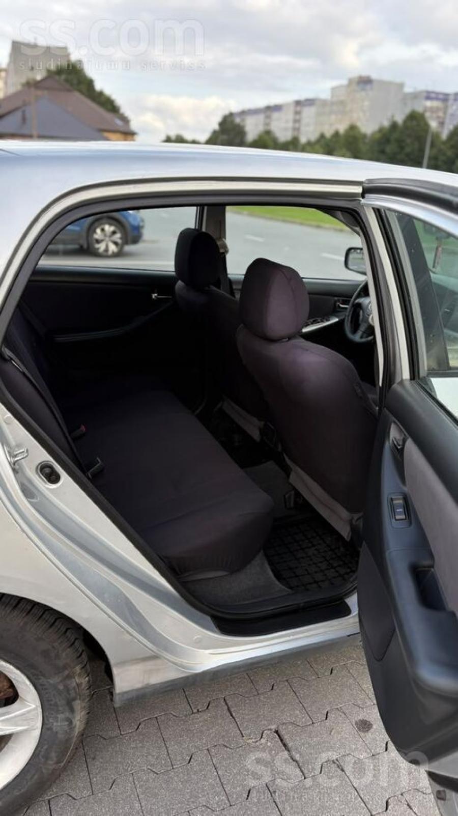 Grey Toyota Corolla 2004 in Valmiera, with an engine capacity of 2.00 L and mileage of 342 thousand km for 1500 €, photo 11 on AUTOMOTO.COM.LV