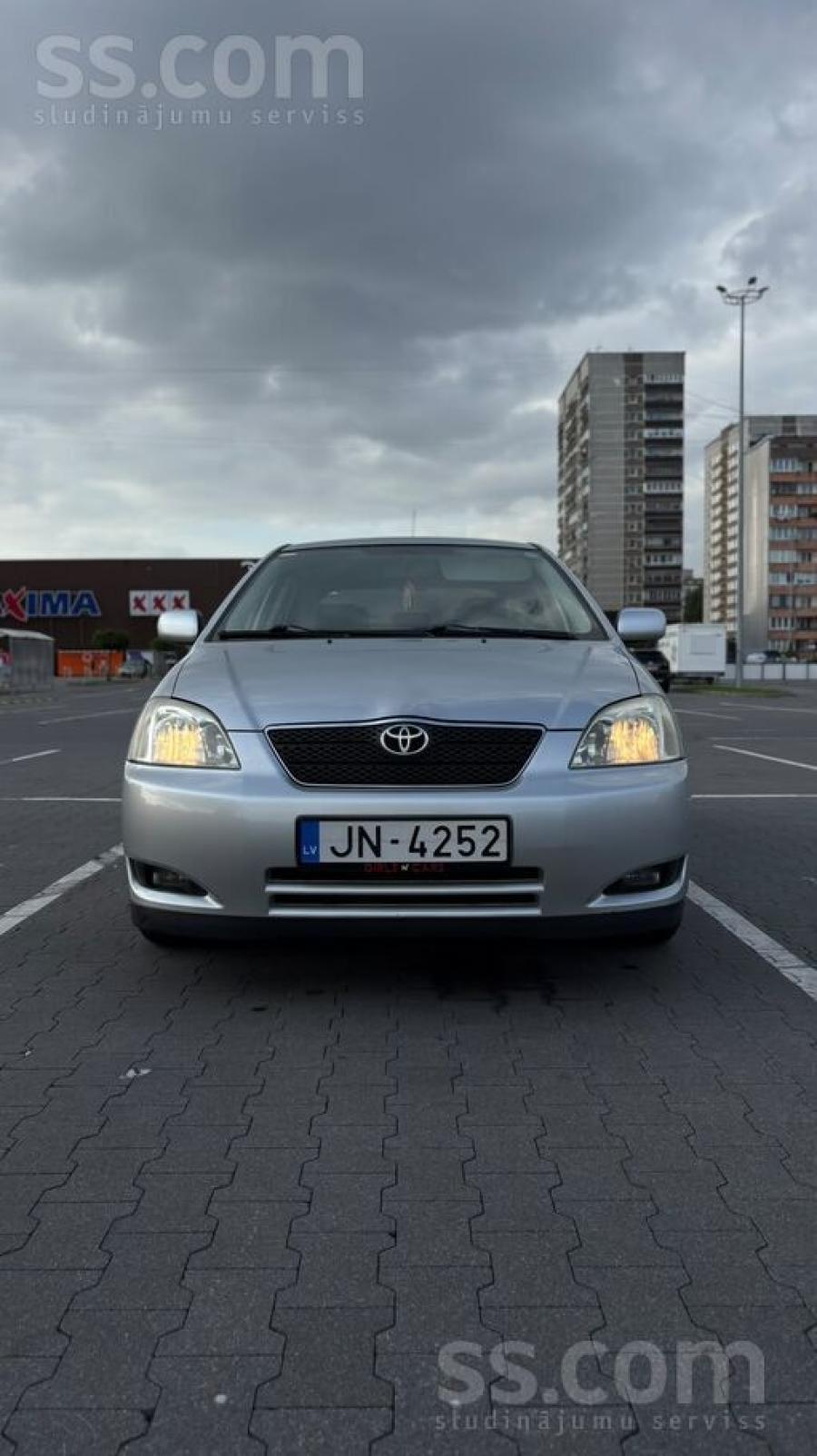 Grey Toyota Corolla 2004 in Valmiera, with an engine capacity of 2.00 L and mileage of 342 thousand km for 1500 €, photo 12 on AUTOMOTO.COM.LV