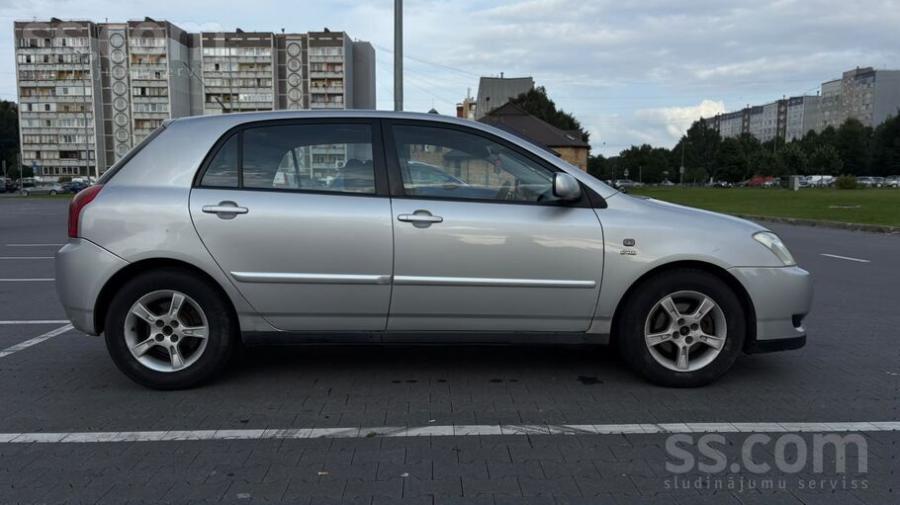 Grey Toyota Corolla 2004 in Valmiera, with an engine capacity of 2.00 L and mileage of 342 thousand km for 1500 €, photo 13 on AUTOMOTO.COM.LV