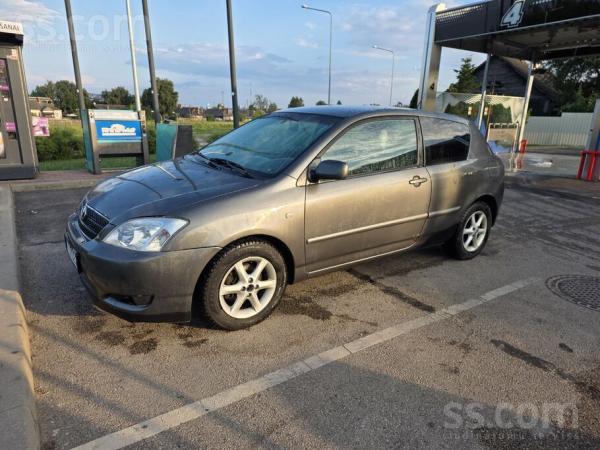 Grey Toyota Corolla 2004 in Daugavpils, with an engine capacity of 2.00 L and mileage of 323 thousand km for 750 €, photo 1 on AUTOMOTO.COM.LV
