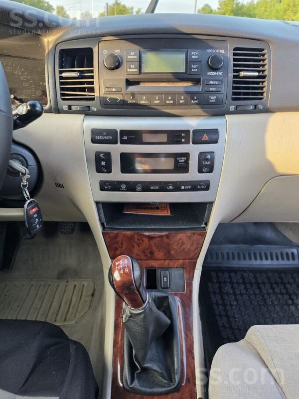 Grey Toyota Corolla 2004 in Daugavpils, with an engine capacity of 2.00 L and mileage of 323 thousand km for 750 €, photo 4 on AUTOMOTO.COM.LV