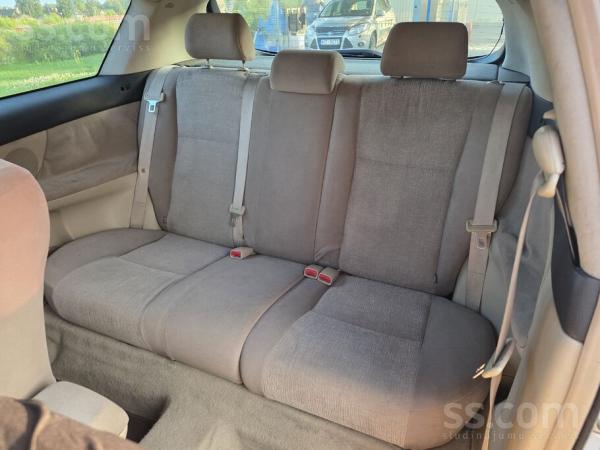 Grey Toyota Corolla 2004 in Daugavpils, with an engine capacity of 2.00 L and mileage of 323 thousand km for 750 €, photo 5 on AUTOMOTO.COM.LV