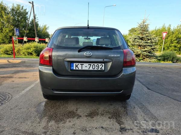 Grey Toyota Corolla 2004 in Daugavpils, with an engine capacity of 2.00 L and mileage of 323 thousand km for 750 €, photo 10 on AUTOMOTO.COM.LV