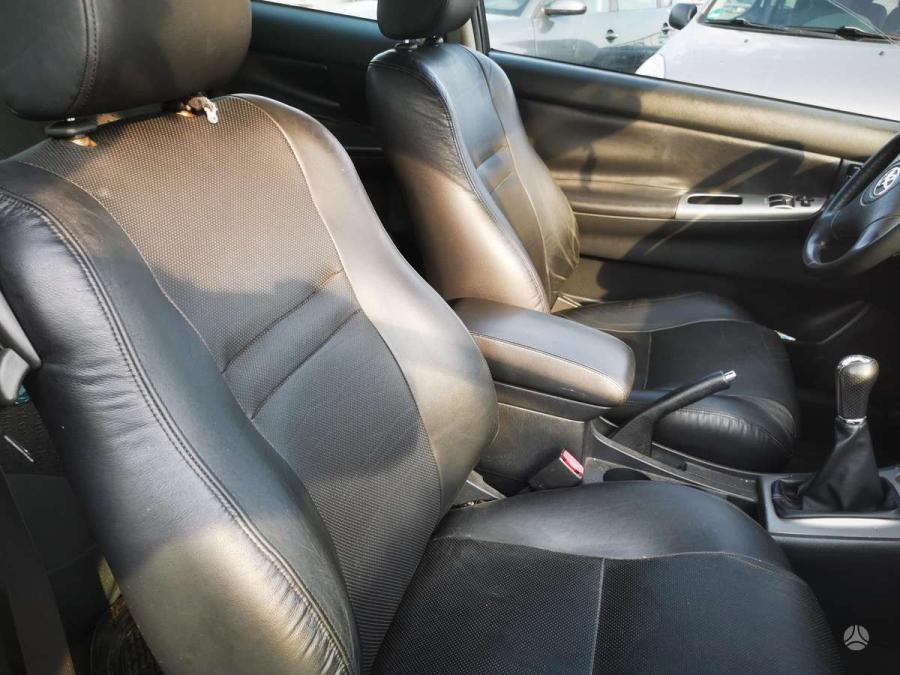 Pelēks Toyota Corolla 2004 Viļņa, ar dzinēja tilpumu 1.80 L un nobraukumu 93 tūkst. km par 3450 €, foto 4 vietnē AUTOMOTO.COM.LV