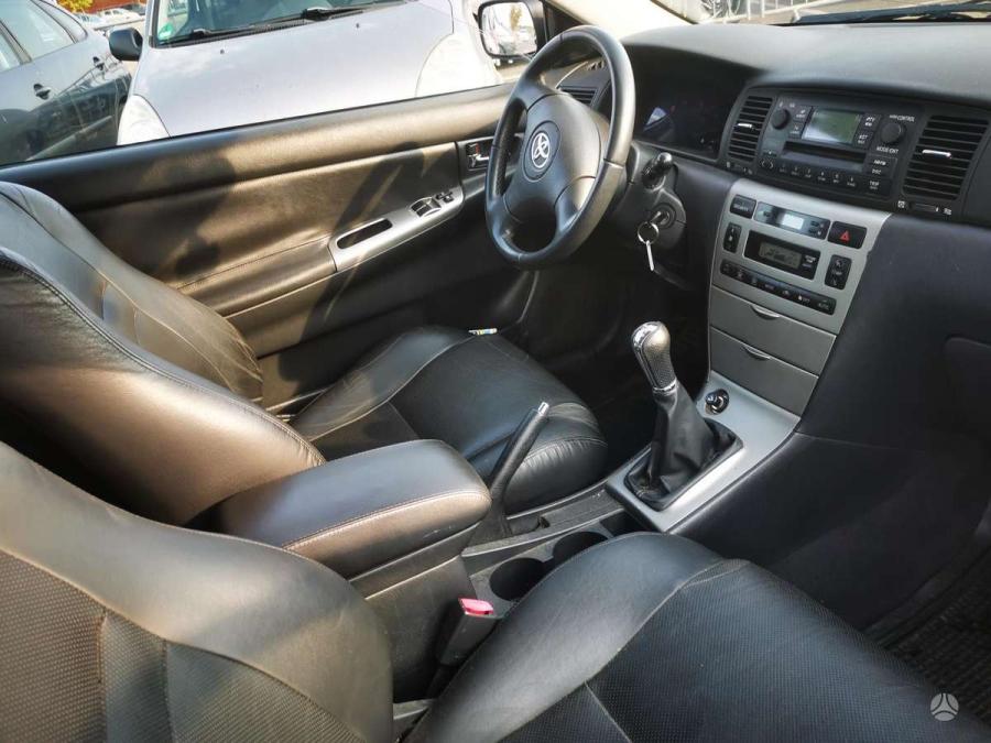 Pelēks Toyota Corolla 2004 Viļņa, ar dzinēja tilpumu 1.80 L un nobraukumu 93 tūkst. km par 3450 €, foto 10 vietnē AUTOMOTO.COM.LV