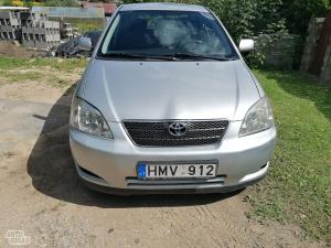Grey Toyota Corolla 2004 in Moletai, with an engine capacity of 2.00 L and mileage of 281 thousand km for 1200 €, photo 3 on AUTOMOTO.COM.LV