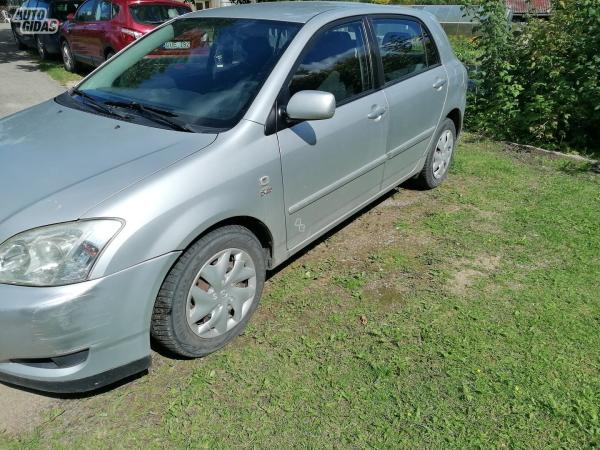 Grey Toyota Corolla 2004 in Moletai, with an engine capacity of 2.00 L and mileage of 281 thousand km for 1200 €, photo 3 on AUTOMOTO.COM.LV