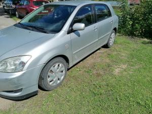 Grey Toyota Corolla 2004 in Moletai, with an engine capacity of 2.00 L and mileage of 281 thousand km for 1200 €, photo 4 on AUTOMOTO.COM.LV