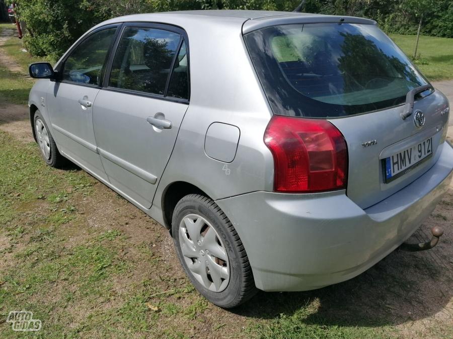 Grey Toyota Corolla 2004 in Moletai, with an engine capacity of 2.00 L and mileage of 281 thousand km for 1200 €, photo 5 on AUTOMOTO.COM.LV