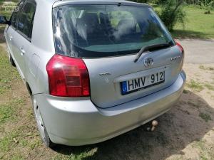 Grey Toyota Corolla 2004 in Moletai, with an engine capacity of 2.00 L and mileage of 281 thousand km for 1200 €, photo 6 on AUTOMOTO.COM.LV