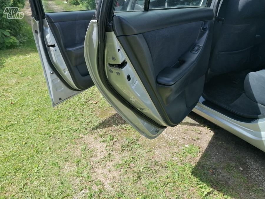 Grey Toyota Corolla 2004 in Moletai, with an engine capacity of 2.00 L and mileage of 281 thousand km for 1200 €, photo 11 on AUTOMOTO.COM.LV