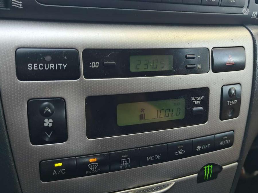 Pelēks Toyota Corolla 2004 Viļņa, ar dzinēja tilpumu 2.00 L un nobraukumu 350 tūkst. km par 950 €, foto 7 vietnē AUTOMOTO.COM.LV