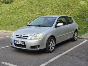 Pelēks Toyota Corolla 2004 Viļņa, ar dzinēja tilpumu 2.00 L un nobraukumu 266 tūkst. km par 1200 €, foto  vietnē AUTOMOTO.COM.LV