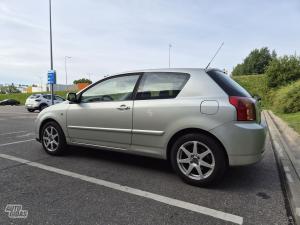 Pelēks Toyota Corolla 2004 Viļņa, ar dzinēja tilpumu 2.00 L un nobraukumu 266 tūkst. km par 1200 €, foto 4 vietnē AUTOMOTO.COM.LV