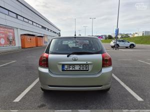 Pelēks Toyota Corolla 2004 Viļņa, ar dzinēja tilpumu 2.00 L un nobraukumu 266 tūkst. km par 1200 €, foto 6 vietnē AUTOMOTO.COM.LV