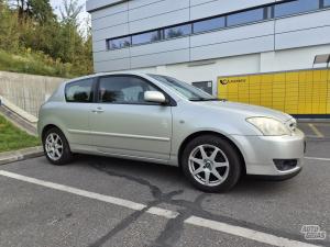 Pelēks Toyota Corolla 2004 Viļņa, ar dzinēja tilpumu 2.00 L un nobraukumu 266 tūkst. km par 1200 €, foto 9 vietnē AUTOMOTO.COM.LV