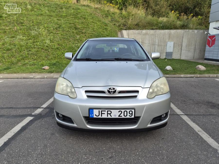 Pelēks Toyota Corolla 2004 Viļņa, ar dzinēja tilpumu 2.00 L un nobraukumu 266 tūkst. km par 1200 €, foto 11 vietnē AUTOMOTO.COM.LV