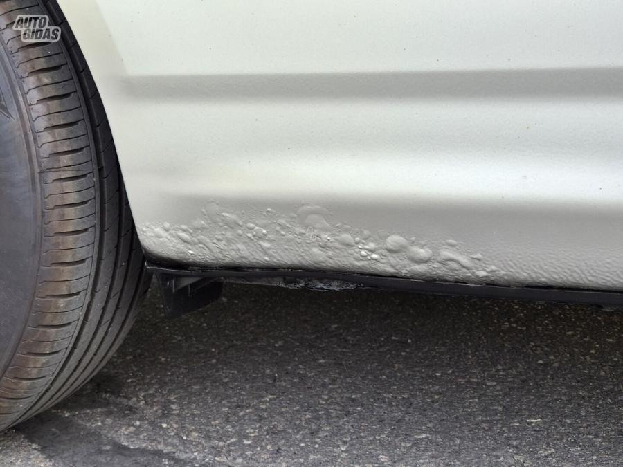 Pelēks Toyota Corolla 2004 Viļņa, ar dzinēja tilpumu 2.00 L un nobraukumu 266 tūkst. km par 1200 €, foto 13 vietnē AUTOMOTO.COM.LV