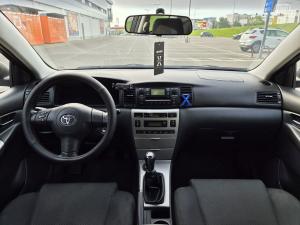 Pelēks Toyota Corolla 2004 Viļņa, ar dzinēja tilpumu 2.00 L un nobraukumu 266 tūkst. km par 1200 €, foto 15 vietnē AUTOMOTO.COM.LV