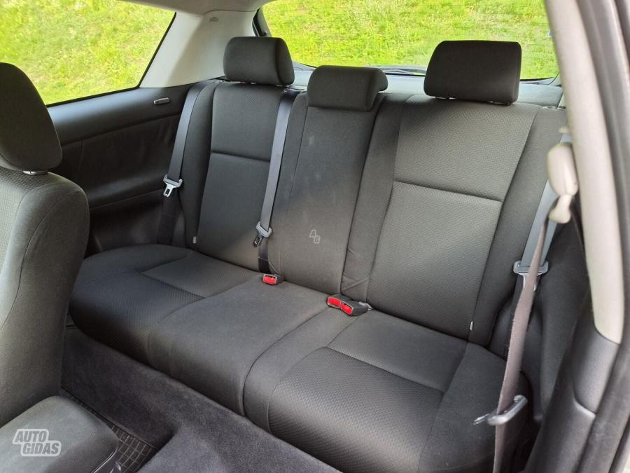 Pelēks Toyota Corolla 2004 Viļņa, ar dzinēja tilpumu 2.00 L un nobraukumu 266 tūkst. km par 1200 €, foto 16 vietnē AUTOMOTO.COM.LV