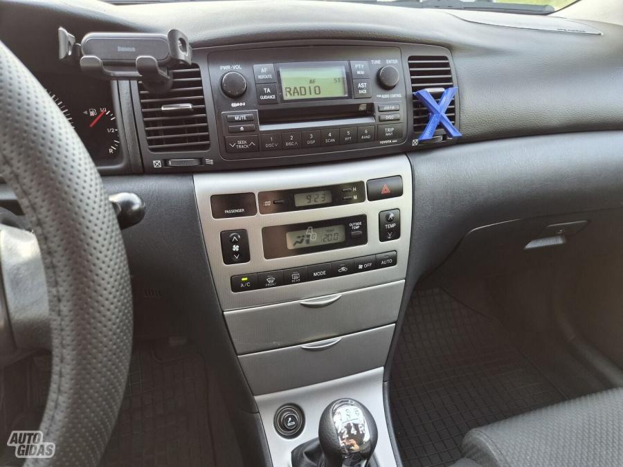 Pelēks Toyota Corolla 2004 Viļņa, ar dzinēja tilpumu 2.00 L un nobraukumu 266 tūkst. km par 1200 €, foto 18 vietnē AUTOMOTO.COM.LV