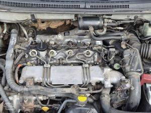 Pelēks Toyota Corolla 2004 Viļņa, ar dzinēja tilpumu 2.00 L un nobraukumu 266 tūkst. km par 1200 €, foto 22 vietnē AUTOMOTO.COM.LV