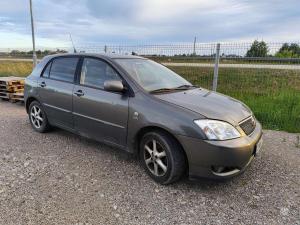Pelēks Toyota Corolla 2004 Klaipėda, ar dzinēja tilpumu 2.00 L un nobraukumu 245 tūkst. km par 199 €, foto  vietnē AUTOMOTO.COM.LV