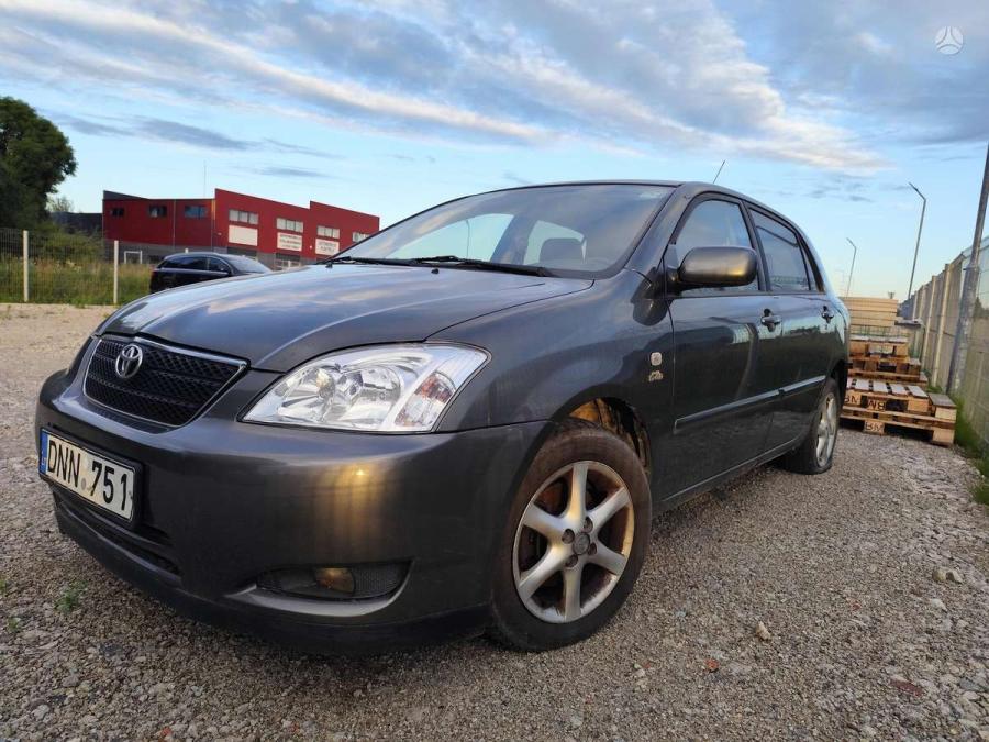 Grey Toyota Corolla 2004 in Klaipeda, with an engine capacity of 2.00 L and mileage of 245 thousand km for 199 €, photo 3 on AUTOMOTO.COM.LV