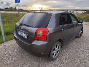 Grey Toyota Corolla 2004 in Klaipeda, with an engine capacity of 2.00 L and mileage of 245 thousand km for 199 €, photo 4 on AUTOMOTO.COM.LV
