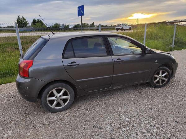 Тойота Королла 2004 в Клайпеда на AUTOMOTO.COM.LV Серый Тойота Королла 2004 в Клайпеда, объемом двигателя 2.00 л и пробегом 245 тыс. км за 199 €, фото 6 на AUTOMOTO.COM.LV