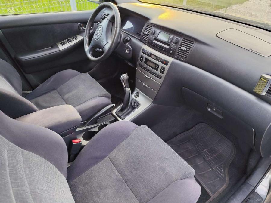 Grey Toyota Corolla 2004 in Klaipeda, with an engine capacity of 2.00 L and mileage of 245 thousand km for 199 €, photo 7 on AUTOMOTO.COM.LV