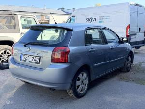 Pelēks Toyota Corolla 2004 Viļņa, ar dzinēja tilpumu 2.00 L un nobraukumu 350 tūkst. km par 749 €, foto 4 vietnē AUTOMOTO.COM.LV