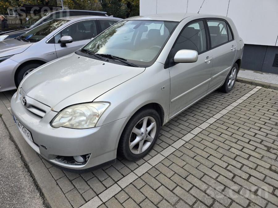 Grey Toyota Corolla 2004 in Riga, with an engine capacity of 2.00 L and mileage of 232 thousand km for 1200 €, photo 1 on AUTOMOTO.COM.LV