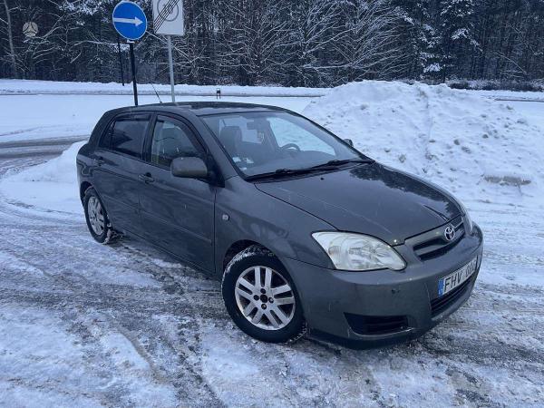 Grey Toyota Corolla 2005 in Vilnius, with an engine capacity of 2.00 L and mileage of 292 thousand km for 999 €, photo 1 on AUTOMOTO.COM.LV