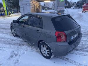 Pelēks Toyota Corolla 2005 Viļņa, ar dzinēja tilpumu 2.00 L un nobraukumu 292 tūkst. km par 999 €, foto 5 vietnē AUTOMOTO.COM.LV