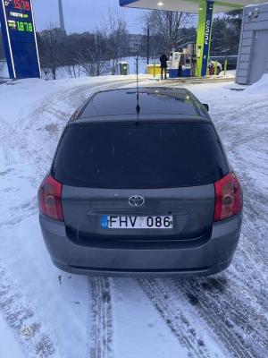 Pelēks Toyota Corolla 2005 Viļņa, ar dzinēja tilpumu 2.00 L un nobraukumu 292 tūkst. km par 999 €, foto 6 vietnē AUTOMOTO.COM.LV