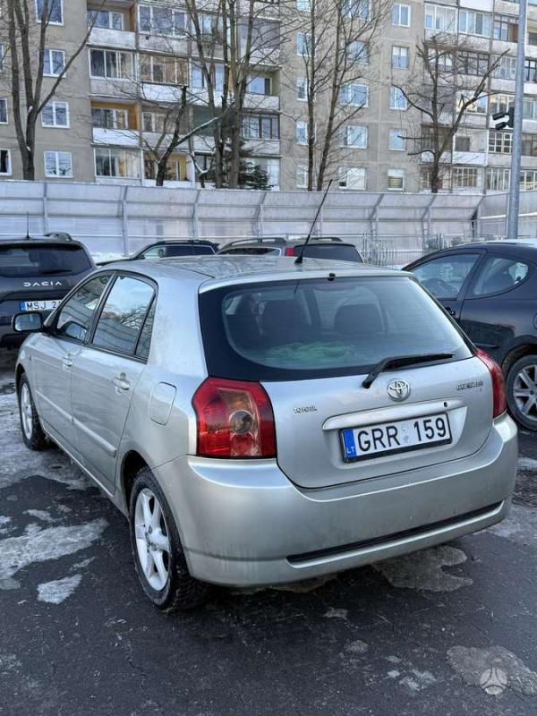 Grey Toyota Corolla 2005 in Kaunas, with an engine capacity of 1.99 L and mileage of 310 thousand km for 1350 €, photo 2 on AUTOMOTO.COM.LV