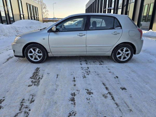 Grey Toyota Corolla 2005 in Vilnius, with an engine capacity of 1.36 L and mileage of 296 thousand km for 2000 €, photo 2 on AUTOMOTO.COM.LV