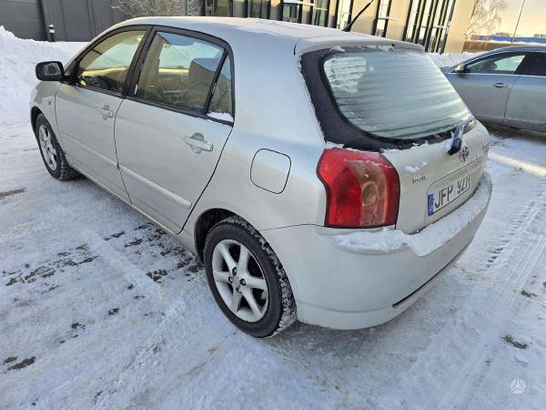 Grey Toyota Corolla 2005 in Vilnius, with an engine capacity of 1.36 L and mileage of 296 thousand km for 2000 €, photo 3 on AUTOMOTO.COM.LV