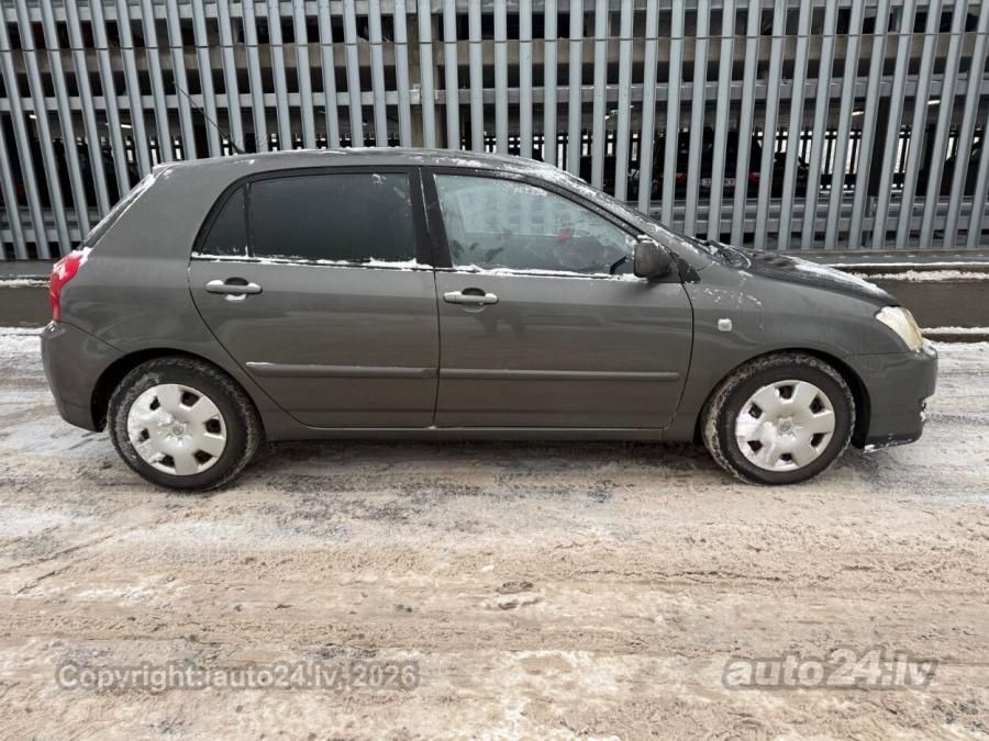 Pelēks Toyota Corolla 2005 Tallina, ar dzinēja tilpumu 1.60 L un nobraukumu 220 tūkst. km par 1399 €, foto 3 vietnē AUTOMOTO.COM.LV
