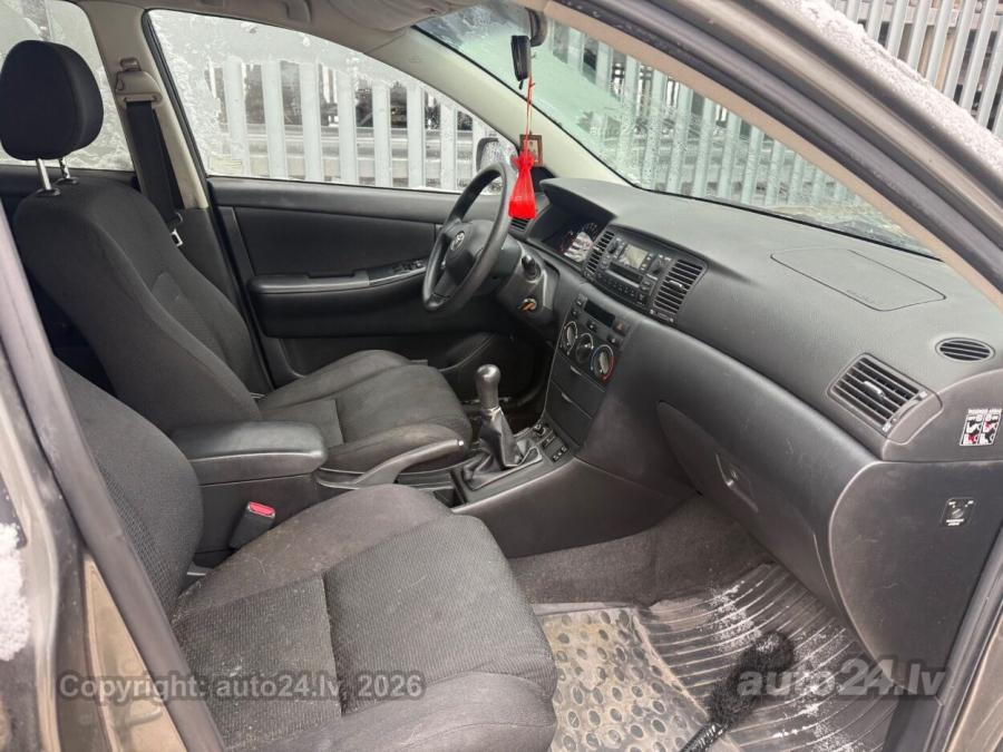 Pelēks Toyota Corolla 2005 Tallina, ar dzinēja tilpumu 1.60 L un nobraukumu 220 tūkst. km par 1399 €, foto 8 vietnē AUTOMOTO.COM.LV