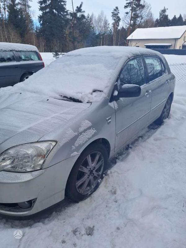Pelēks Toyota Corolla 2005 Viļņa, ar dzinēja tilpumu 1.36 L un nobraukumu 189 tūkst. km par 2000 €, foto 1 vietnē AUTOMOTO.COM.LV