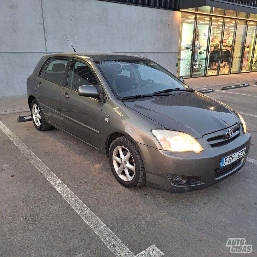 Grey Toyota Corolla 2005 in Alytus, with an engine capacity of 1.40 L and mileage of 294 thousand km for 1650 €, photo 3 on AUTOMOTO.COM.LV