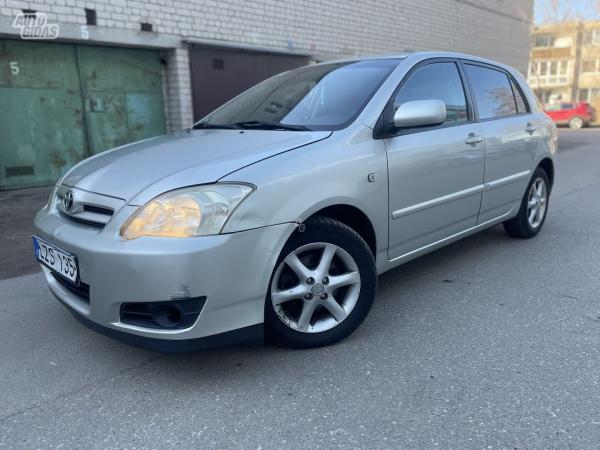 Pelēks Toyota Corolla 2005 Viļņa, ar dzinēja tilpumu 1.40 L un nobraukumu 205 tūkst. km par 1900 €, foto 1 vietnē AUTOMOTO.COM.LV