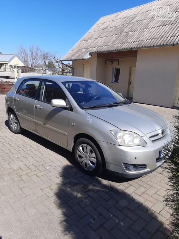 Pelēks Toyota Corolla 2005 Kauņa, ar dzinēja tilpumu 1.60 L un nobraukumu 189 tūkst. km par 2600 €, foto 2 vietnē AUTOMOTO.COM.LV