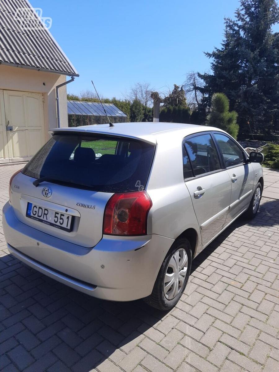 Pelēks Toyota Corolla 2005 Kauņa, ar dzinēja tilpumu 1.60 L un nobraukumu 189 tūkst. km par 2600 €, foto 4 vietnē AUTOMOTO.COM.LV