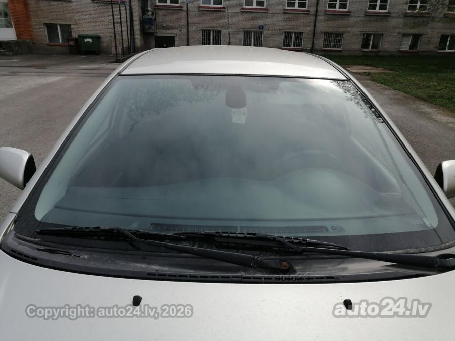 Pelēks Toyota Corolla 2005 Tallina, ar dzinēja tilpumu 1.40 L un nobraukumu 230 tūkst. km par 2790 €, foto 14 vietnē AUTOMOTO.COM.LV