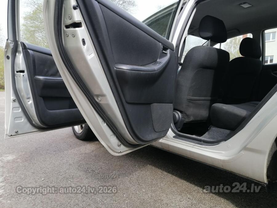 Pelēks Toyota Corolla 2005 Tallina, ar dzinēja tilpumu 1.40 L un nobraukumu 230 tūkst. km par 2790 €, foto 15 vietnē AUTOMOTO.COM.LV