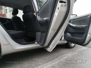 Pelēks Toyota Corolla 2005 Tallina, ar dzinēja tilpumu 1.40 L un nobraukumu 230 tūkst. km par 2790 €, foto 17 vietnē AUTOMOTO.COM.LV